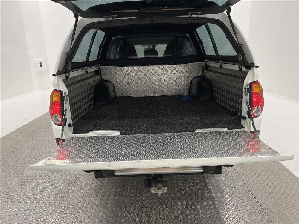 Begagnad Mitsubishi L200 2.5 DI-D 178hk Skinn Aut Kåpa Moms ...