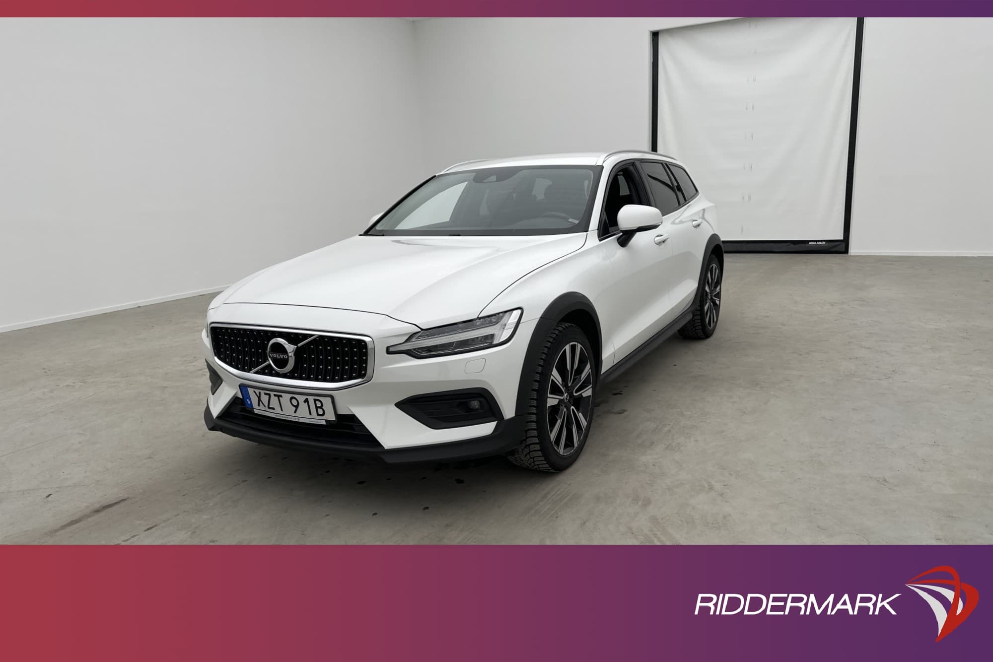 Begagnad Volvo V60 Cross Country D4 AWD 2020 XZT91B | Riddermark Bil