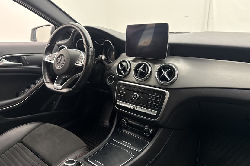 Begagnad Mercedes-Benz GLA 2018 BJU784 | Riddermark Bil