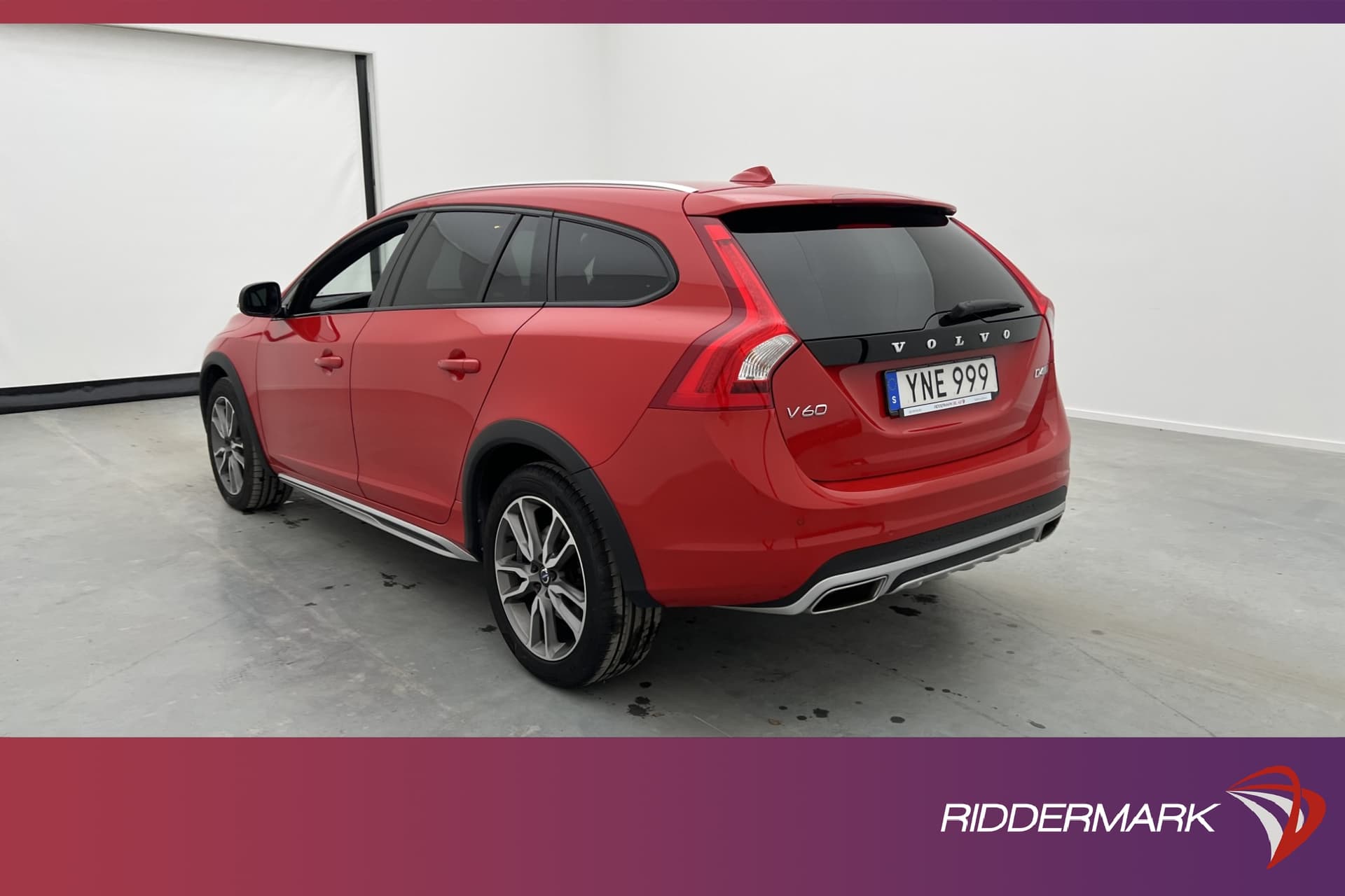Begagnad Volvo V60 Cross Country D4 AWD 2018 YNE999 | Riddermark Bil