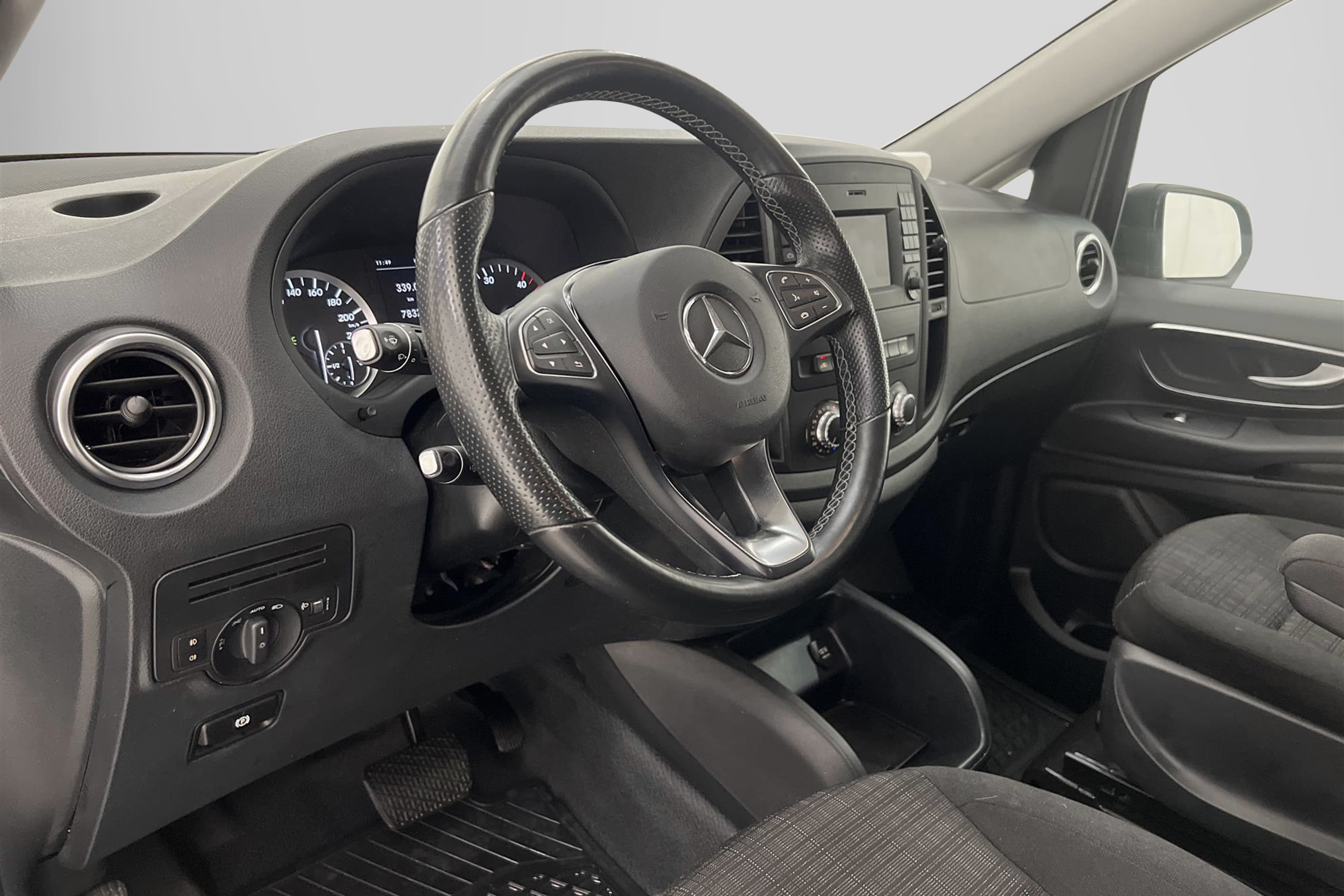 Begagnad Mercedes-Benz Vito Tourer Automat 190hk Lång Drag Värmare ...