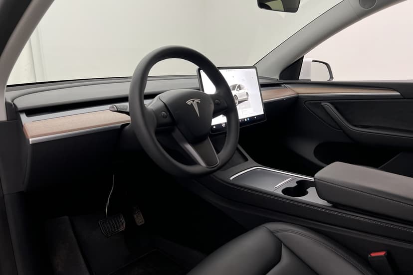 Begagnad Tesla Model Y 2024 DOH30E | Riddermark Bil