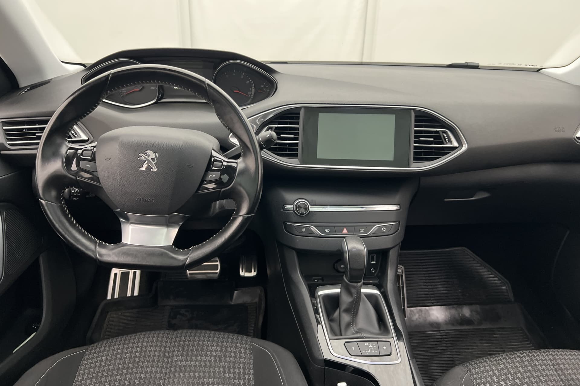 Peugeot 308 | Begagnade Peugeot 308 bilar till salu | Riddermark Bil