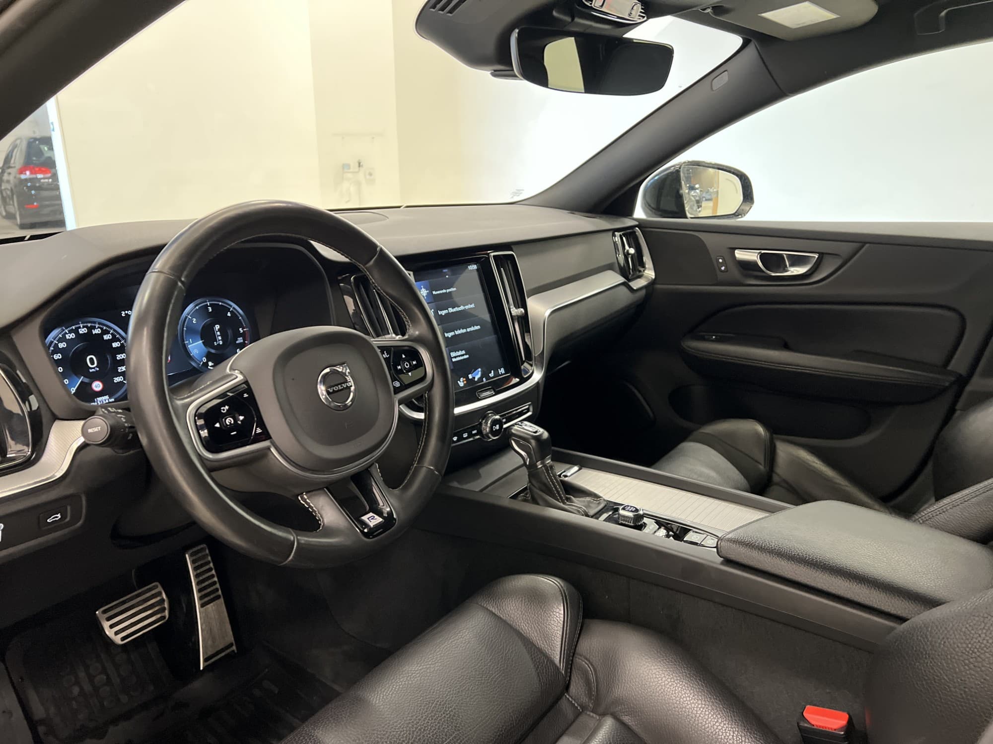 Begagnad Volvo V60 D4 190hk AWD 2020 RPR36M | Riddermark Bil