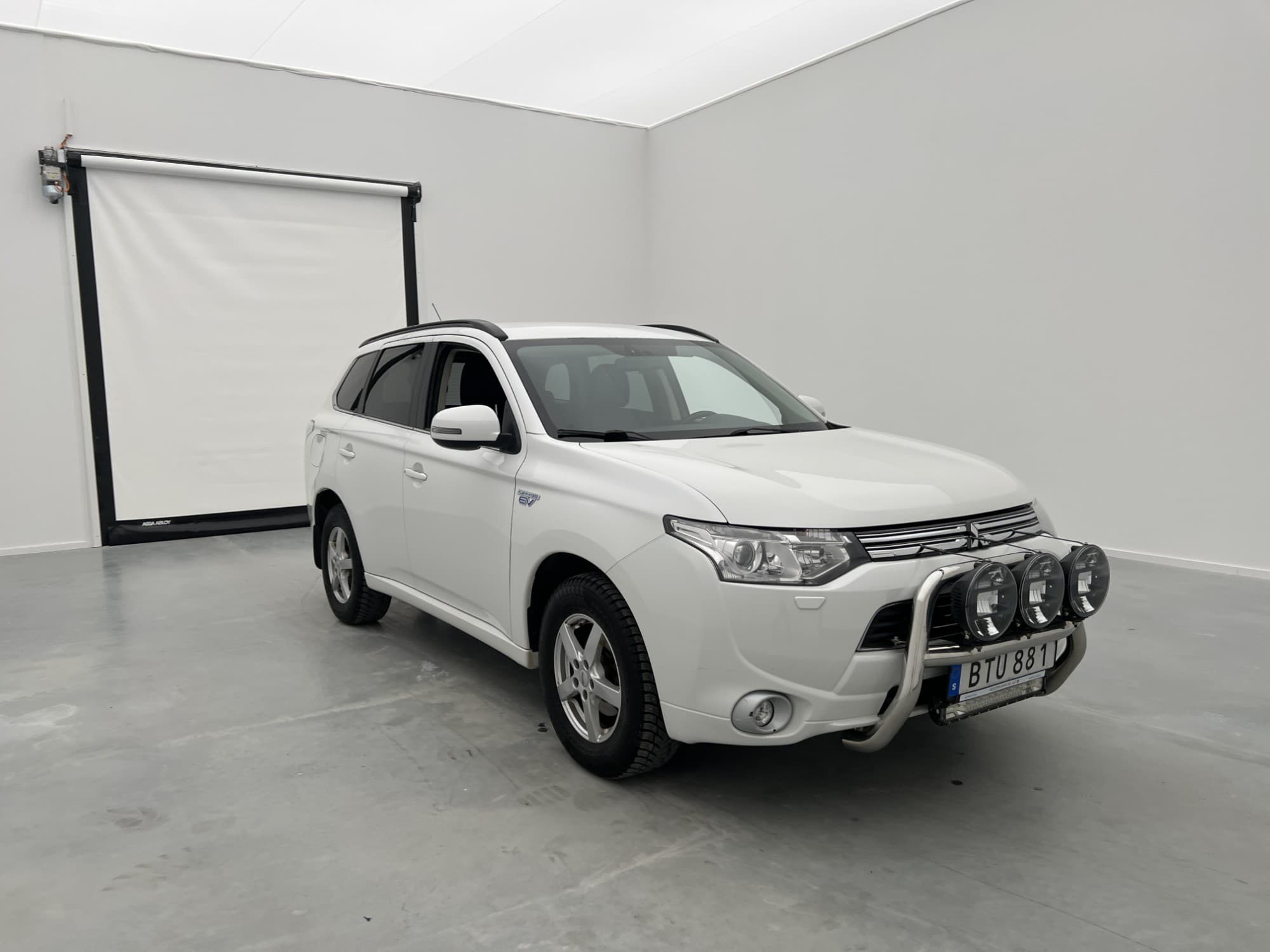 Begagnad Mitsubishi Outlander PHEV 4WD 203hk 2014 | Riddermark Bil