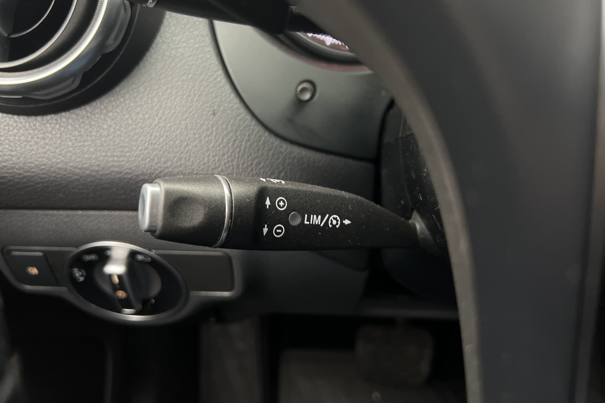 Begagnad Mercedes-Benz GLA 180 122hk 2020 KOJ30H | Riddermark Bil