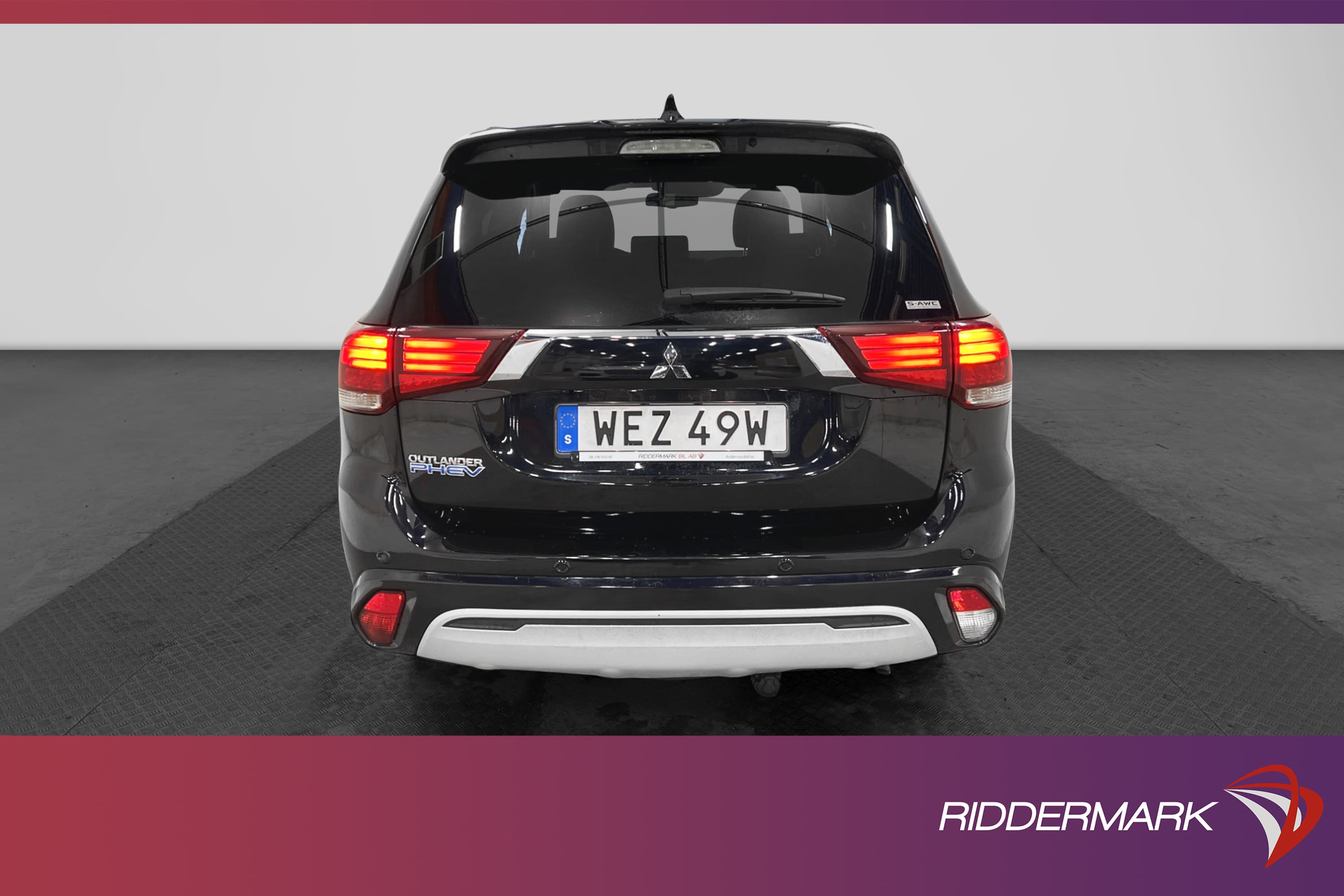 Begagnad Mitsubishi Outlander P-HEV 4WD 230hk 2020 | Riddermark Bil