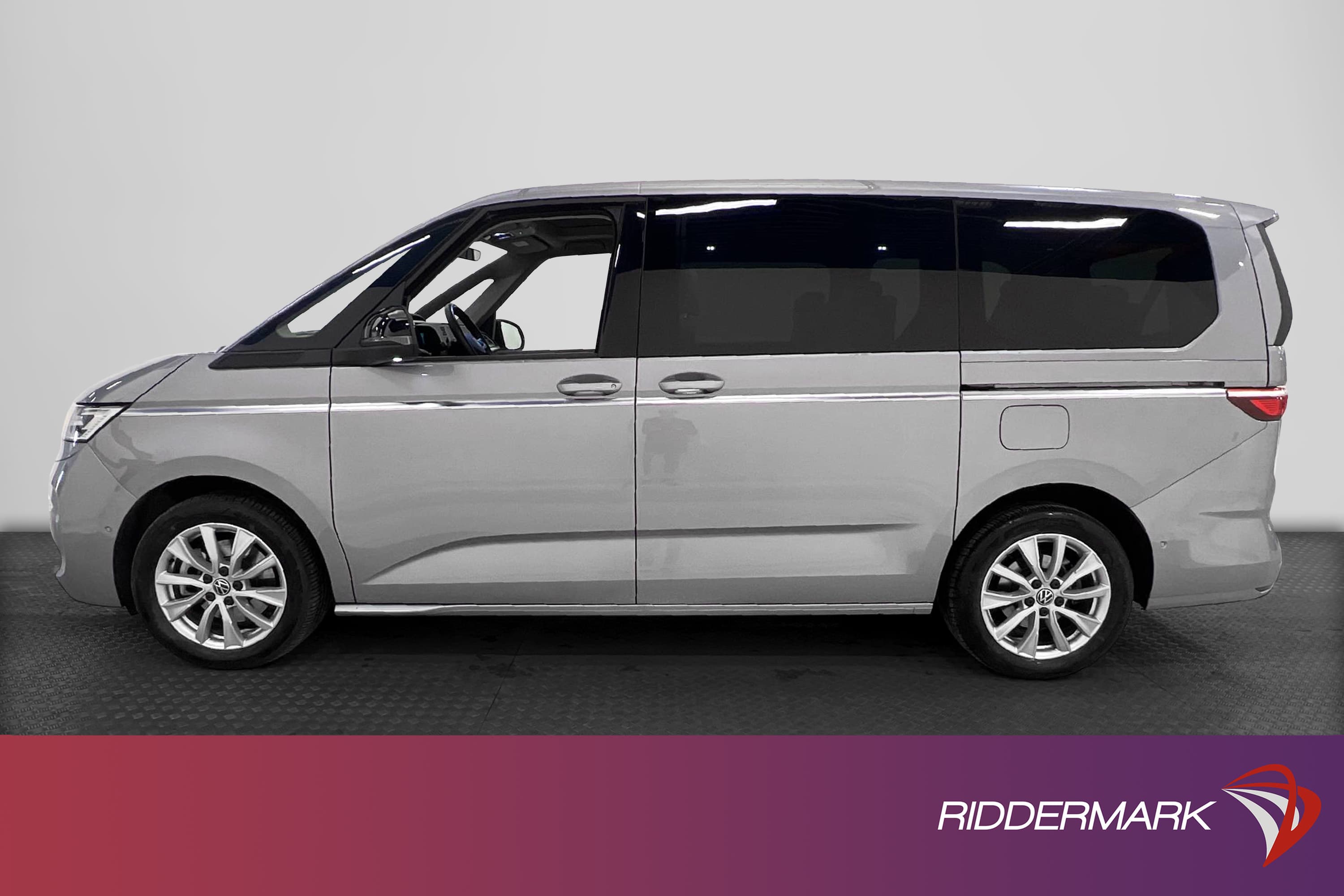 Begagnad Volkswagen Multivan Highline Lång eHybrid 218hk Pano Moms ...