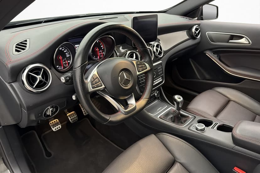 Begagnad Mercedes-Benz GLA 2018 CFL291 | Riddermark Bil